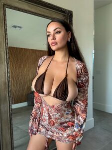 BiancaData: Brunette Babe With Huge Milkers 🍒 | fanscribers.com